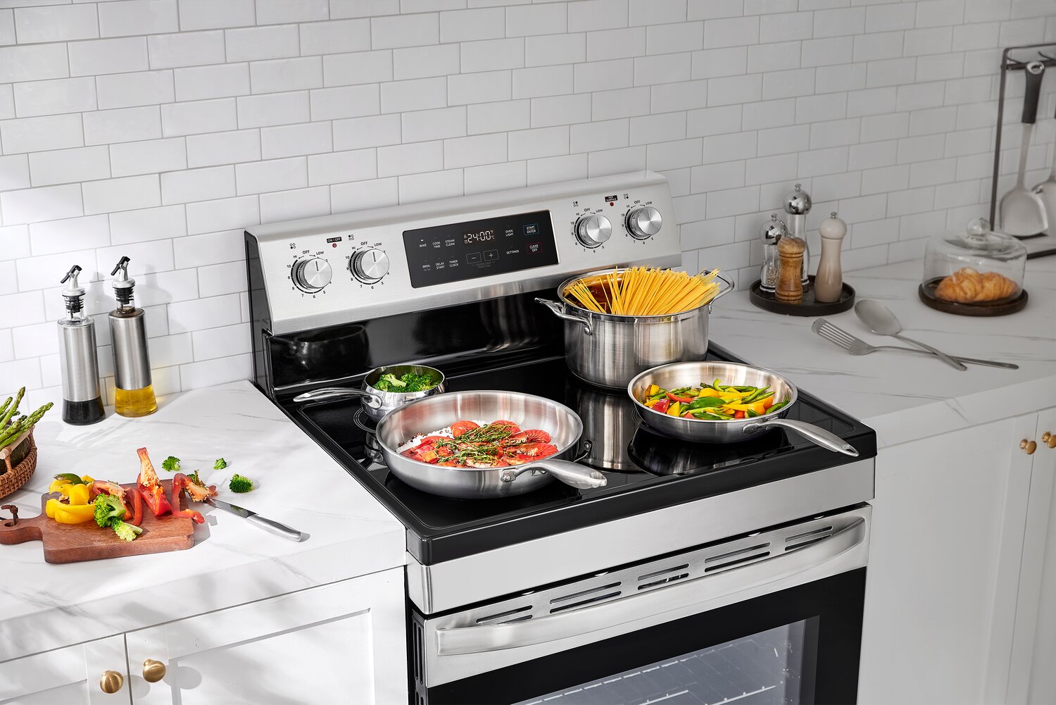 Midea 30" 6.3 Cu. Ft. Electric Range - MER30B14ASTC | The Brick