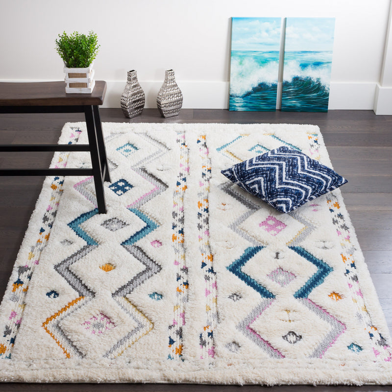 Lola Chevron 3x5 Area Rug - The Brick