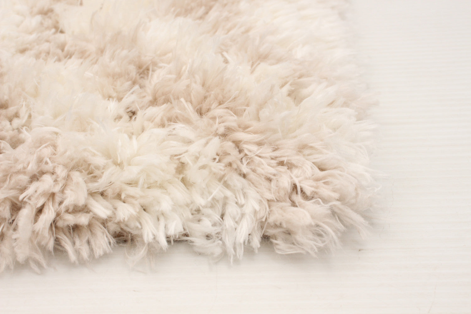 Agalia Abstract Ivory-Tan Shag - 5'3" x 7'3" - The Brick