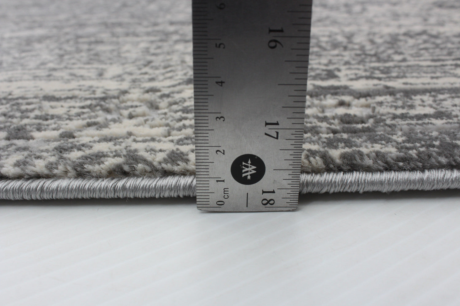 Dayna Grey Rug 5'3" X 7'3" Area Rug - The Brick