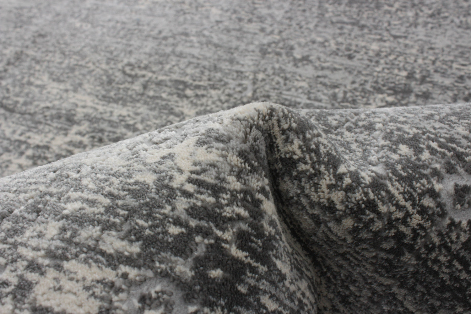 Dayna Grey Rug 5'3" X 7'3" Area Rug - The Brick